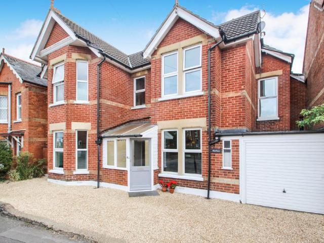 Waterloo Road, Bournemouth BH9 6 bed property to rent £3,750 pcm £865 pw