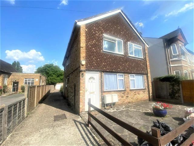 Waterloo Road, Uxbridge UB8, 2 bed maisonette to rent, £1,500 pcm | PrimeLocation