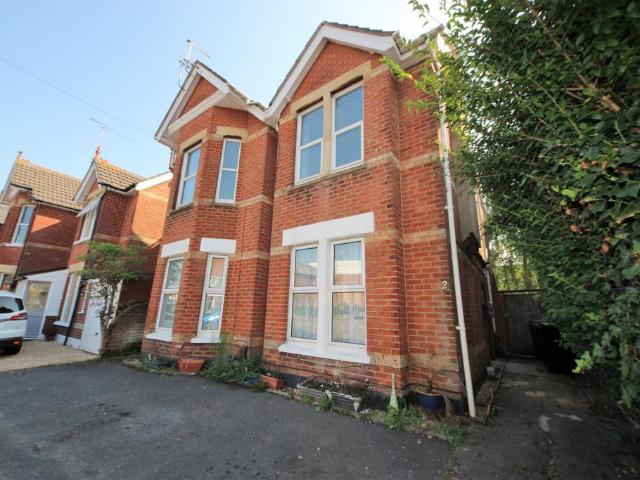 Waterloo Road, Winton, Bournemouth 2 bed flat to rent £1,000 pcm £231 pw