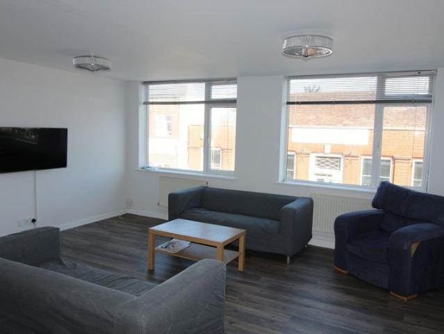 Waterloo Road, Winton, Bournemouth BH9, 4 bed flat to rent, £1,450 pcm | PrimeLocation