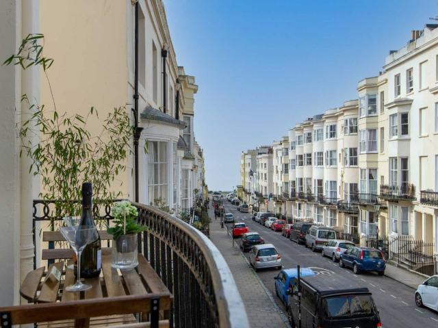 Waterloo Street, Hove BN3, 1 bed flat to rent, £2,304 pcm | PrimeLocation
