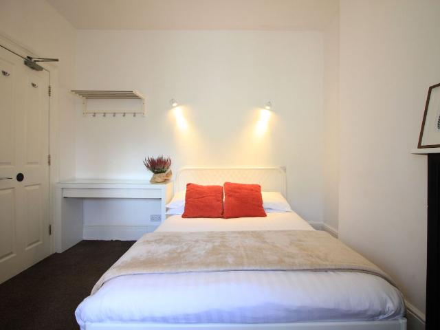 Waterloo Street, Hove BN3, Room to rent, £900 pcm | PrimeLocation