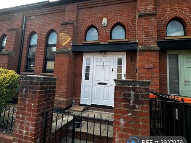 Waterlow Chapel, Dunstable, LU6 2 bed terraced house to rent £1,325 pcm £306 pw