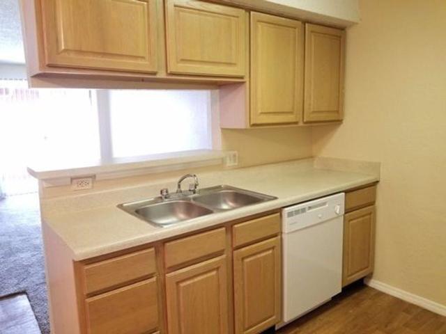 Waterstone Apartments 1 Bedroom Apartment for Rent at 1054 E 57th Pl, Tulsa, OK 74105