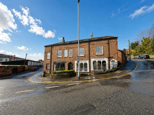 Waters Green, Macclesfield SK11, 2 bed flat to rent, £1,100 pcm | PrimeLocation