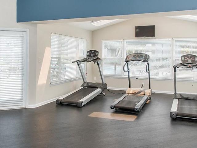 Water's Edge Apartments 2 Bedroom Apartment for Rent at 390 S Military Hwy, Norfolk, VA 23502