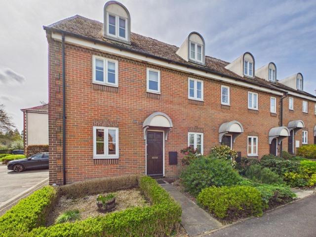 Waterside Court, Alton, Hampshire GU34, 2 bed maisonette to rent, £1,300 pcm | PrimeLocation