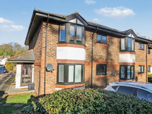 Waterside Court, Fleet, 2 Bedroom Maisonette