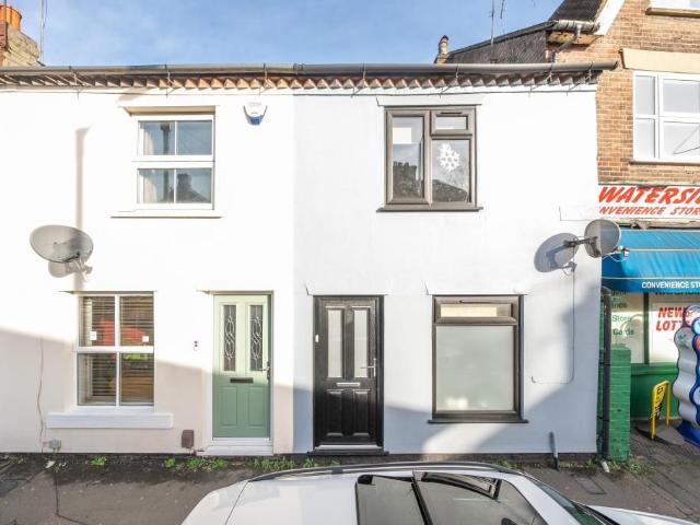 Waterside, Chesham HP5, 2 bed cottage to rent, £1,575 pcm | PrimeLocation