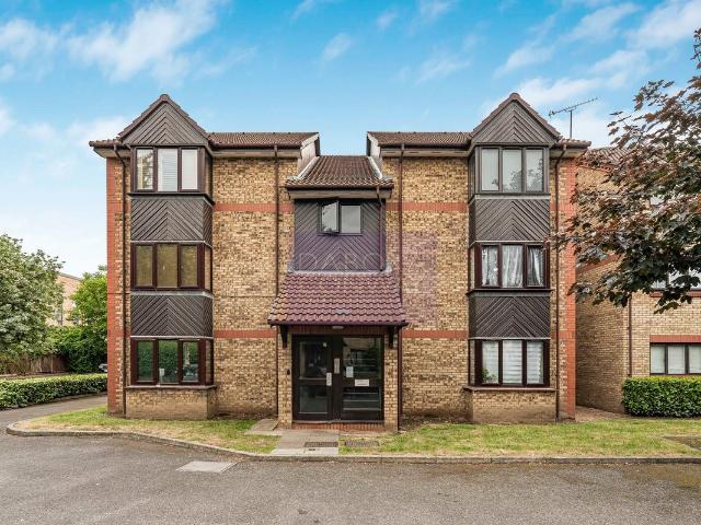 Waterside Close, Barking IG11, Studio to rent, £1,100 pcm | PrimeLocation
