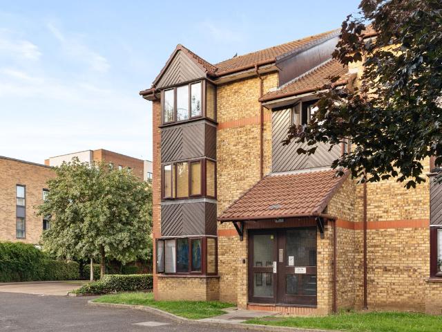 Waterside Close, Barking IG11, 1 bed flat to rent, £1,350 pcm | PrimeLocation