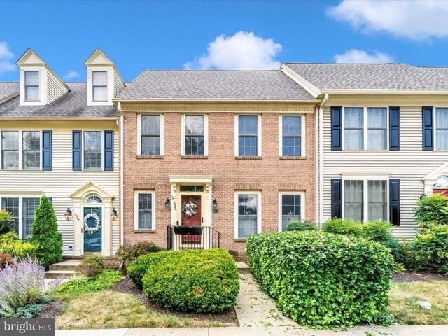 Waterside Dr, Frederick, Home For Sale