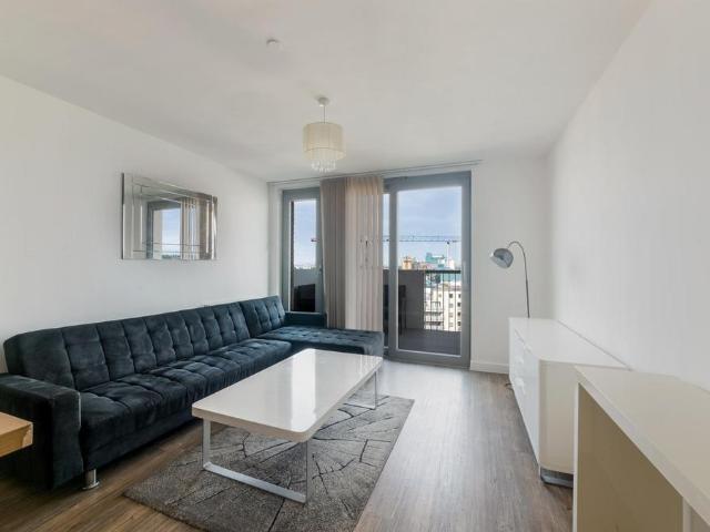 Waterside Heights, Waterside Park. 2 bed apartment to rent £2,297 pcm £530 pw