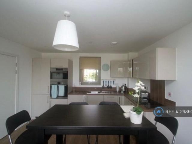 Waterside Heights, London, E16 2 bed flat to rent £2,400 pcm £554 pw