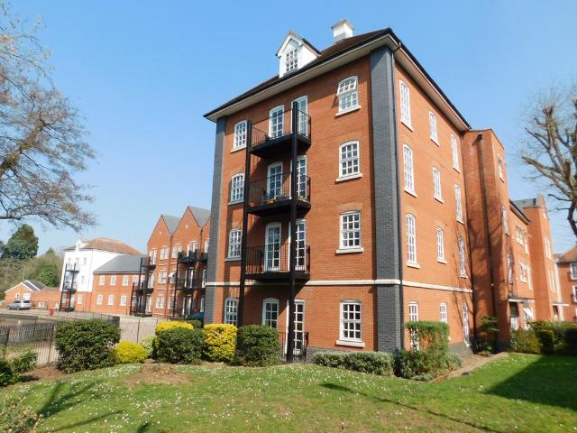 Waterside Lane, Colchester CO2 2 bed flat to rent £1,125 pcm £260 pw