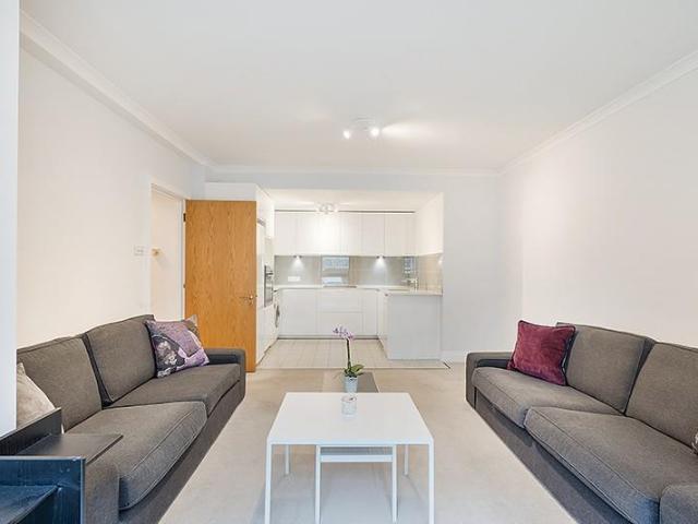 Waterside Point, Battersea SW11 1 bed flat to rent £3,220 pcm £743 pw