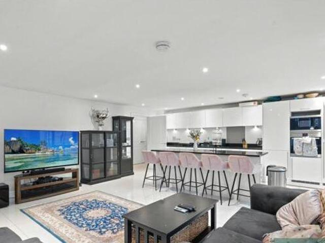 Waterside Way, London, 3 Bedroom Penthouse