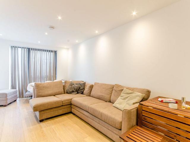 Waterside Way, Tottenham, London N17, 2 bed flat to rent, £2,250 pcm | PrimeLocation