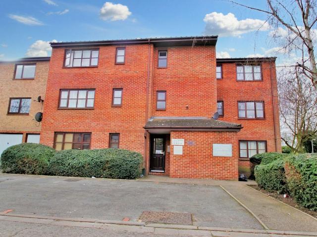 Waterside, Uxbridge UB8, Studio to rent, £1,000 pcm | PrimeLocation