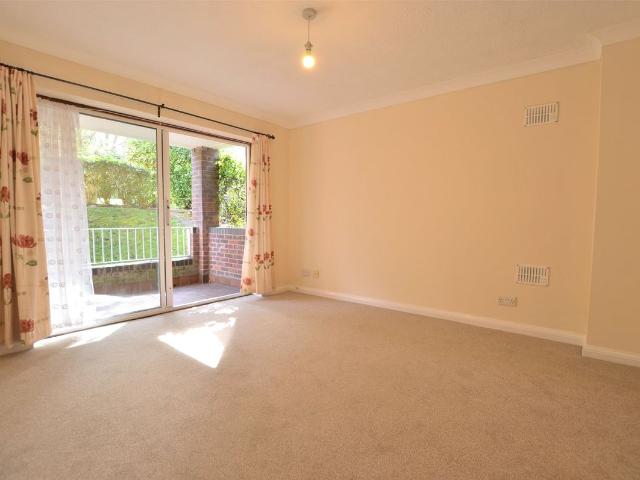 Waterslade, Elm Road, Redhill, Surrey RH1, 1 bed flat to rent, £1,250 pcm | PrimeLocation