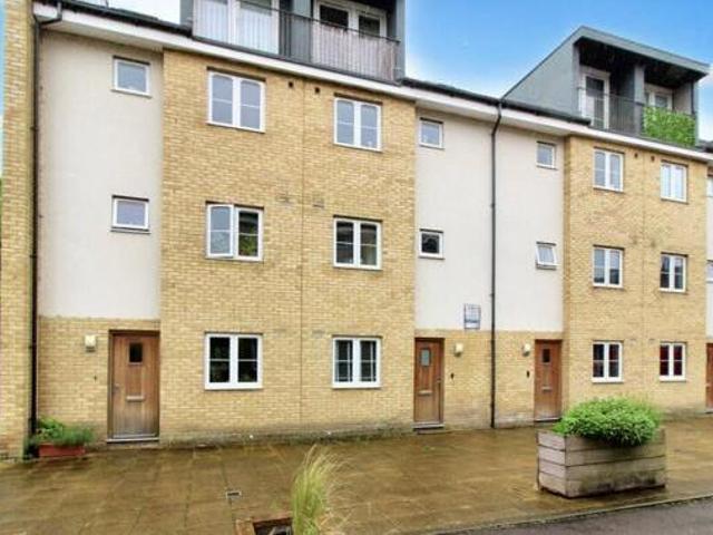 Watersmeet, Hitchin, 2 Bedroom Maisonette
