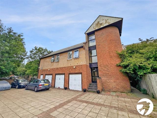 Watersmeet Way, Thamesmead SE28, 2 bed flat to rent, £1,750 pcm | PrimeLocation