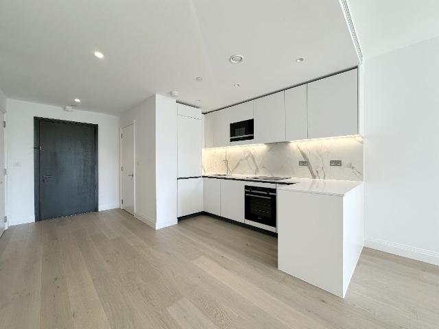 Waterview Apartments, William Morris Way, London SW6, 2 bed flat to rent, £4,550 pcm | PrimeLocation