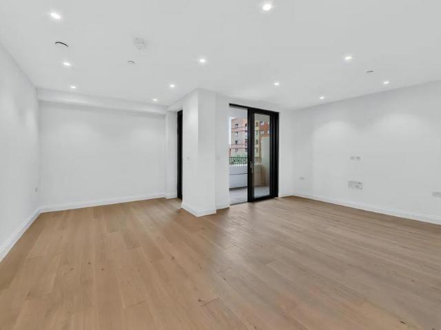 Waterview Apartments, London, SW6 1 bed apartment to rent £3,467 pcm £800 pw