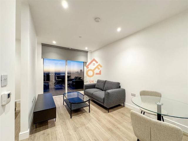 Waterview House, 12 Quay Walk. Studio to rent £1,650 pcm £381 pw