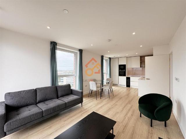 Waterview House, 12 Quay Walk. 2 bed flat to rent £2,500 pcm £577 pw