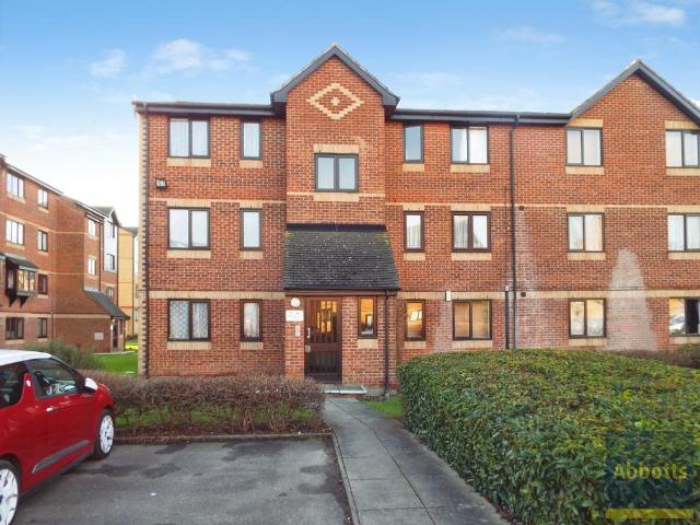 Waterville Drive, Basildon, SS16 1 bed flat to rent £1,050 pcm £242 pw
