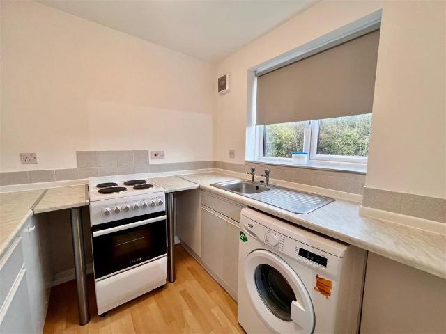 Waterville Drive, Vange, Basildon 1 bed flat to rent £1,095 pcm £253 pw