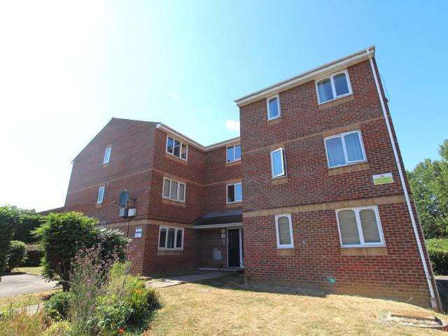 Waterville Drive, Vange, Basildon. 1 bed flat to rent £1,000 pcm £231 pw