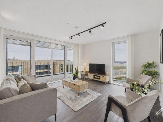 Waterway, North Kensington London NW10, 3 bed flat to rent, £3,100 pcm | PrimeLocation