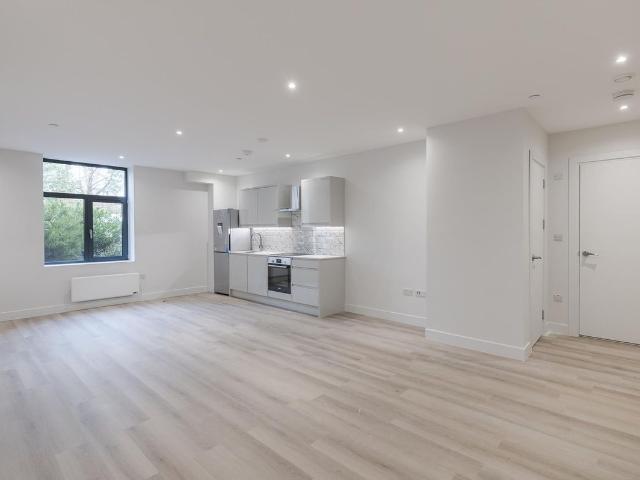 Waterwood House, 4 Frayswater Place, Uxbridge UB8, Studio to rent, £1,300 pcm | PrimeLocation