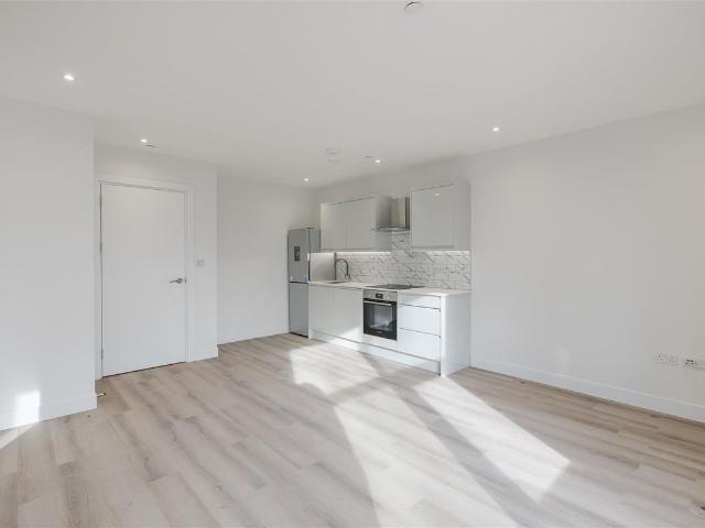 Waterwood House, Uxbridge UB8, 1 bed flat to rent, £1,200 pcm | PrimeLocation