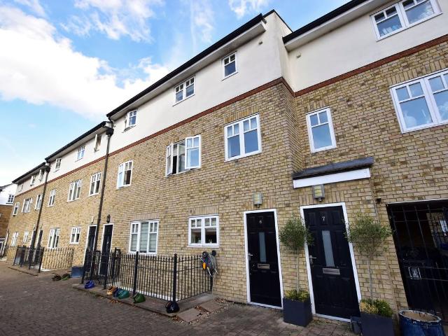 Watford Field Road, Field Gate Mews WD18, 2 bed flat to rent, £1,825 pcm | PrimeLocation