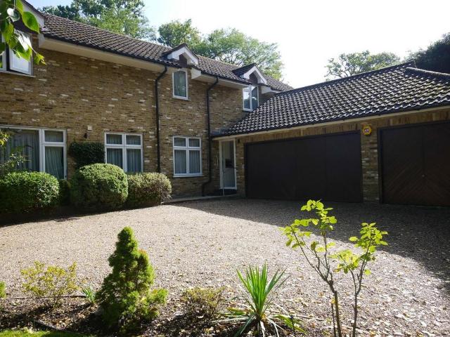 Watford Road, Northwood HA6 2 bed flat to rent £2,000 pcm £462 pw