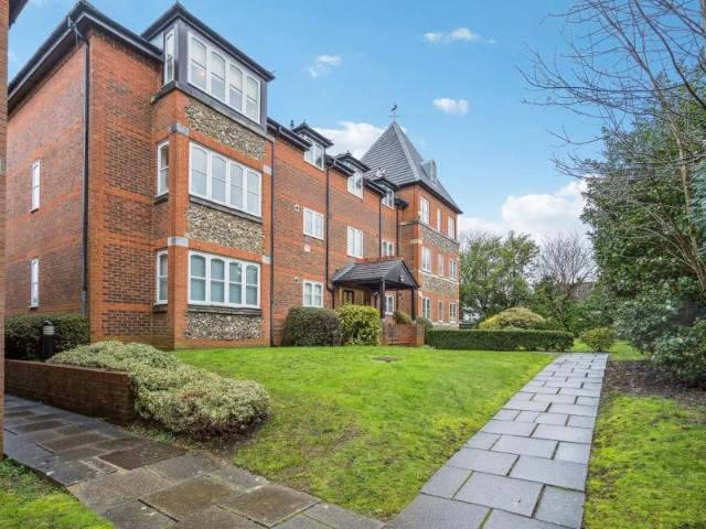 Watford Road, Northwod HA6, 2 bed flat to rent, £2,250 pcm | PrimeLocation