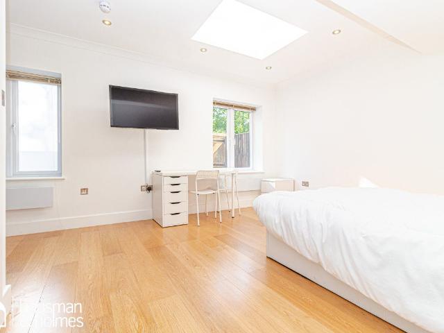 Watford Way, Hendon NW4, Studio to rent, £1,100 pcm | PrimeLocation