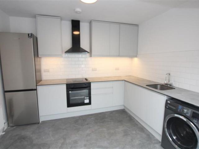 Watford Way, Hendon NW4, 2 bed flat to rent, £2,000 pcm | PrimeLocation