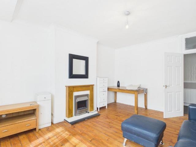 Watford Way, London 2 bed apartment to rent £1,800 pcm £415 pw