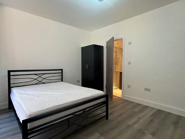 Watford Way, London NW4, Room to rent, £1,250 pcm | PrimeLocation