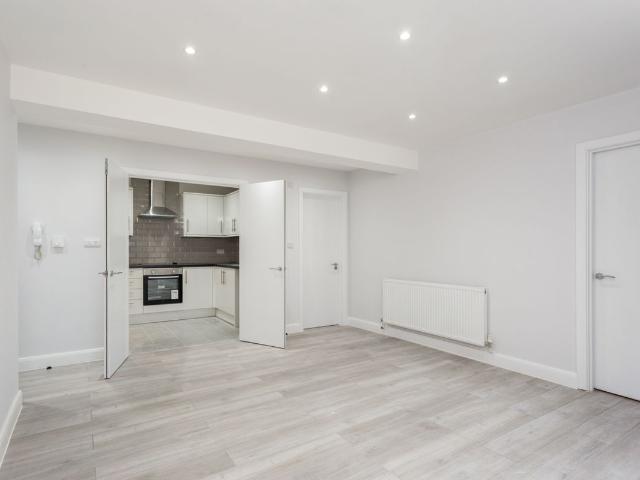 Watford Way, London NW4, 1 bed flat to rent, £1,600 pcm | PrimeLocation