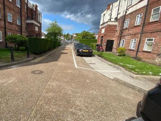 Watford Way, London, NW4 1PT, United Kingdom | 2 bed apartment for rent #168182598 | Rentberry
