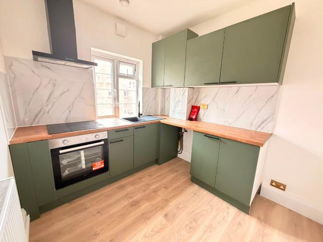 Watford Way, London NW7, 2 bed flat to rent, £1,850 pcm | PrimeLocation