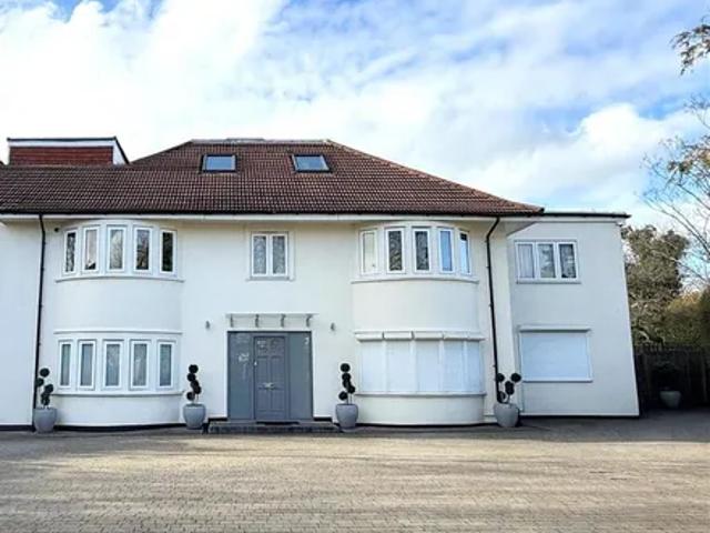 Watford Way, London, NW7 4QS, United Kingdom | 3 bed apartment for rent #167242208 | Rentberry