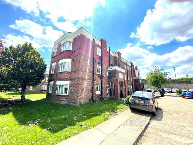 Watford Way, Mill Hill NW7, 2 bed flat to rent, £1,750 pcm | PrimeLocation