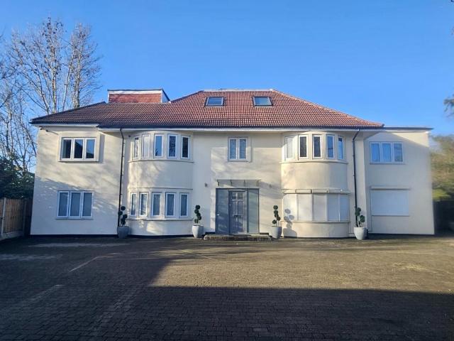 Watford Way, Mill Hill, NW7 3 bed apartment to rent £2,500 pcm £577 pw