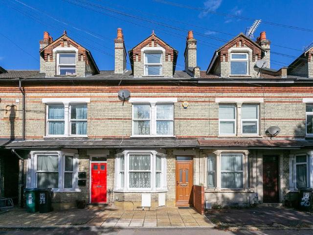Watford, WD18 3 bed terraced house to rent £2,300 pcm £531 pw